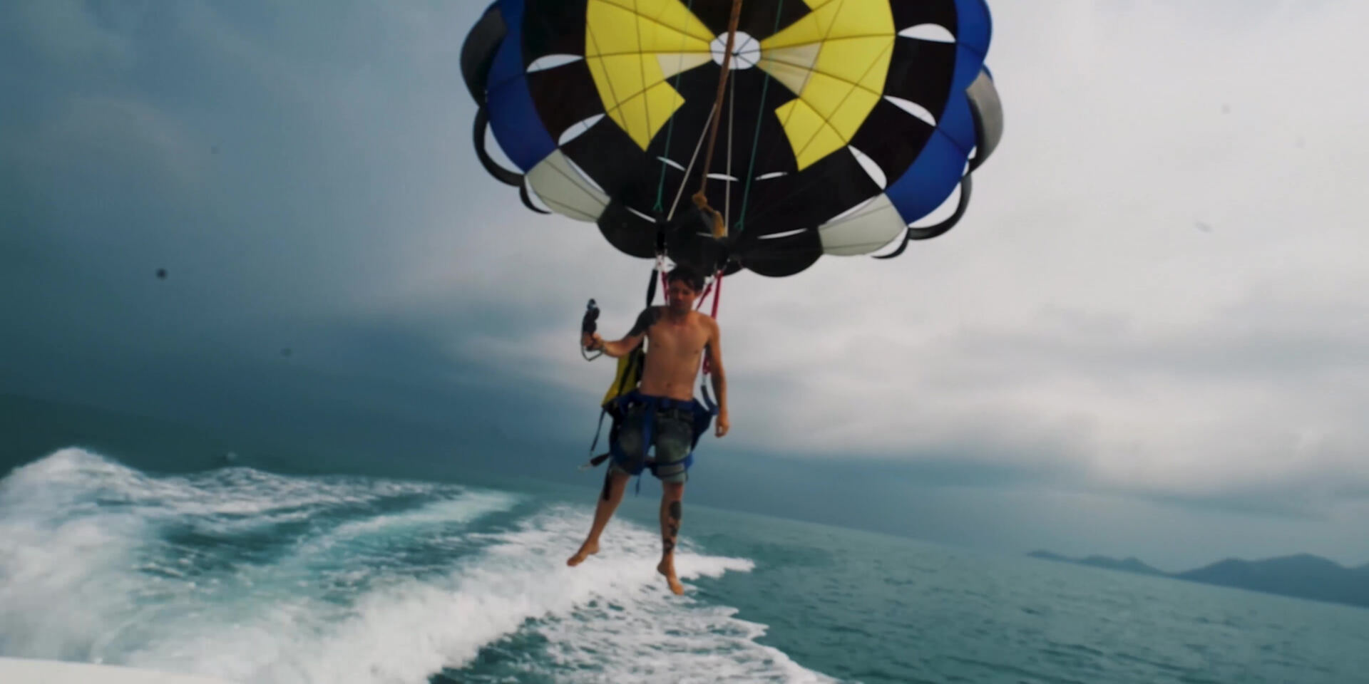 Extreme parasailers attach metal hooks on harness to their SKIN before ...