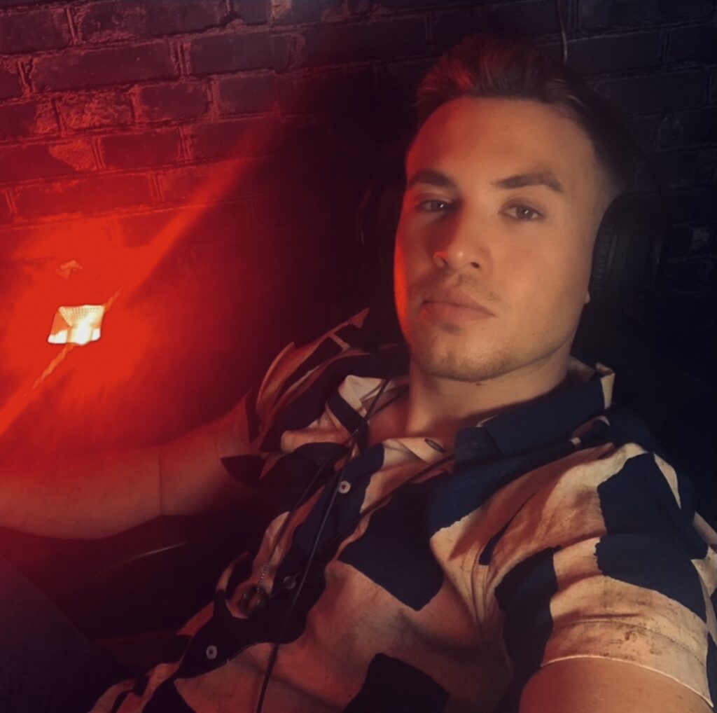 'I'm a professional SCAM ARTIST – here's why I swindle people out of ...