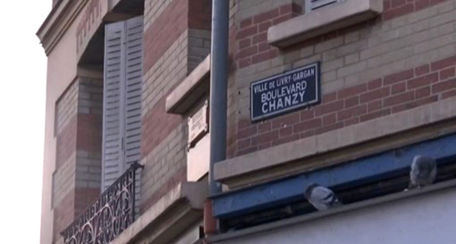 Woman returns from holiday to find new wall in kitchen with CORPSE ...