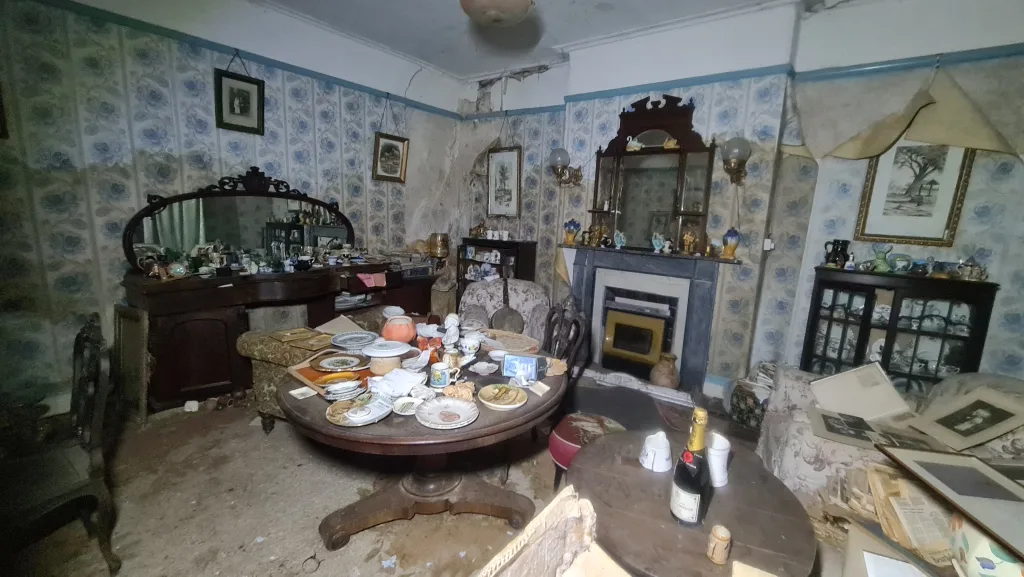 Man finds abandoned 90s ‘HORROR HOUSE’ – filled with ‘bones and wet ...
