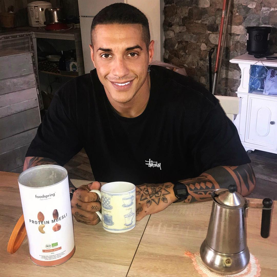 Former reality TV star rushed to hospital ‘going blind’ after eye ...