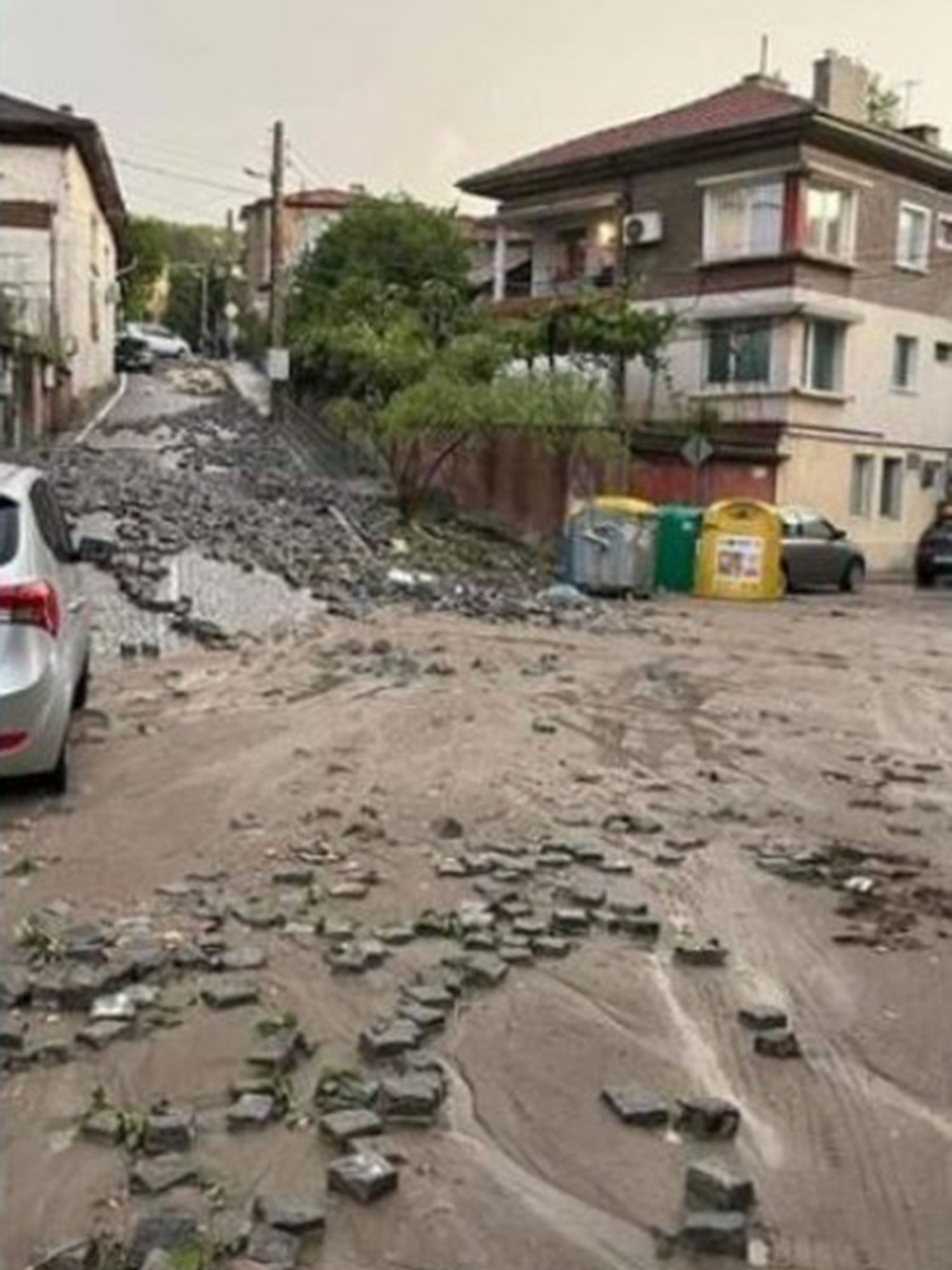 Hailstones the size of eggs destroy cars and rip up cobbled streets ...