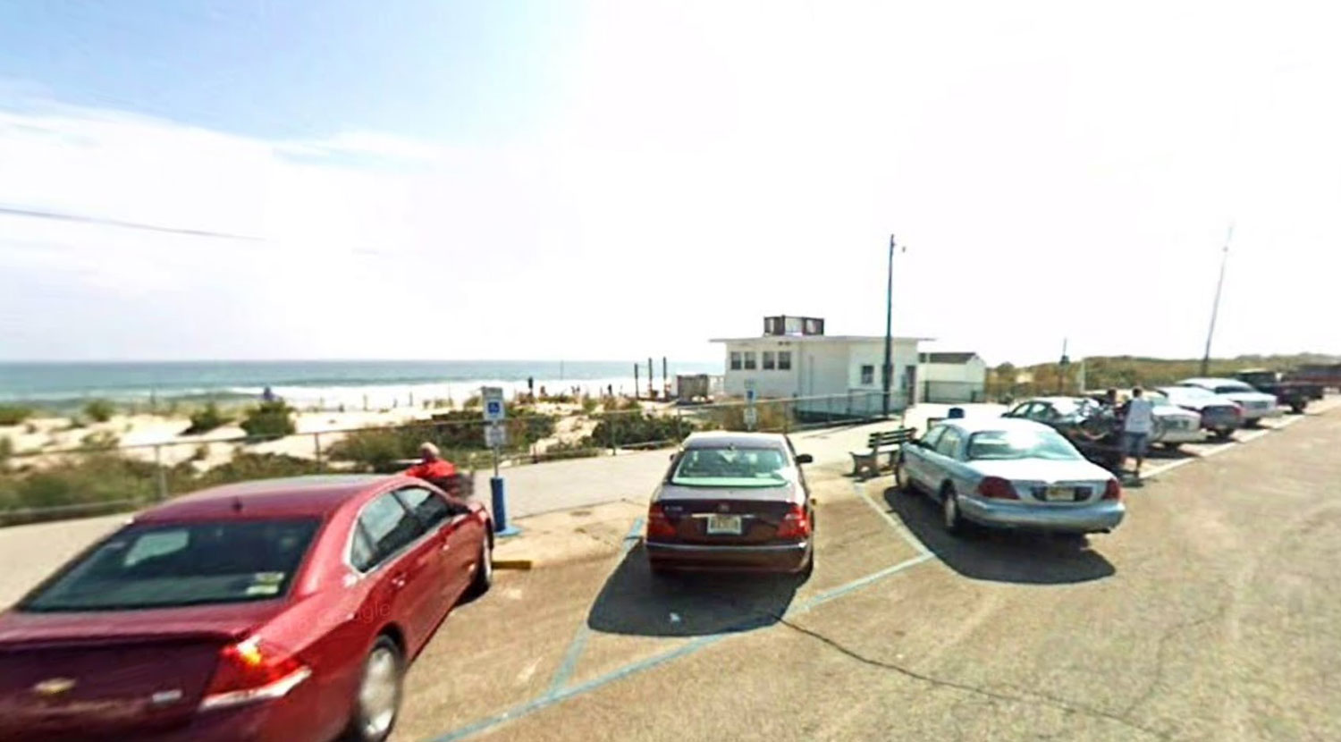 Hero struck by lightning and killed while trying to get kids off beach ...