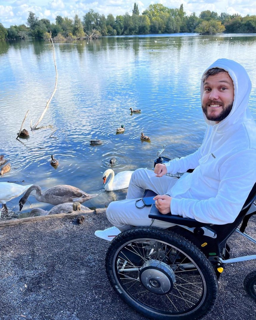 Man paralysed in horror car accident who 'never thought he'd be a dad ...