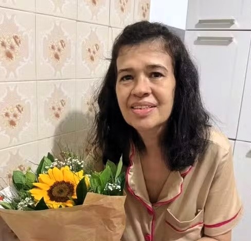Woman discovers large cloth left inside body ‘after surgery two years ...