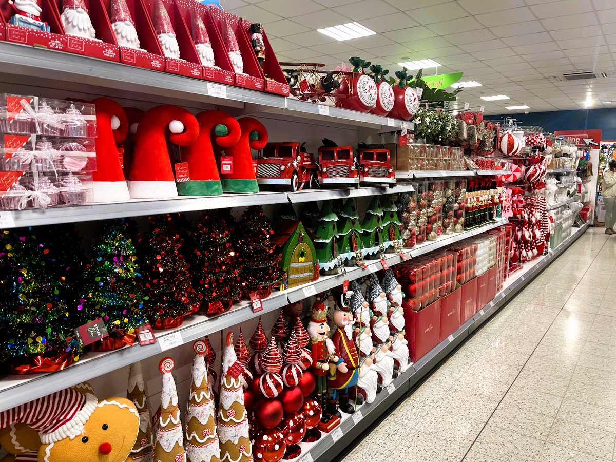 Shoppers slam bargain shop selling festive decorations in August – 128 ...