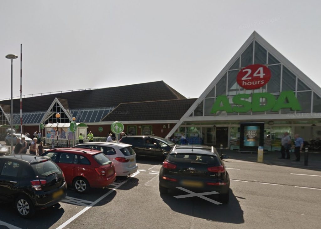 No-nonsense security guard hailed for thwarting young woman from ...