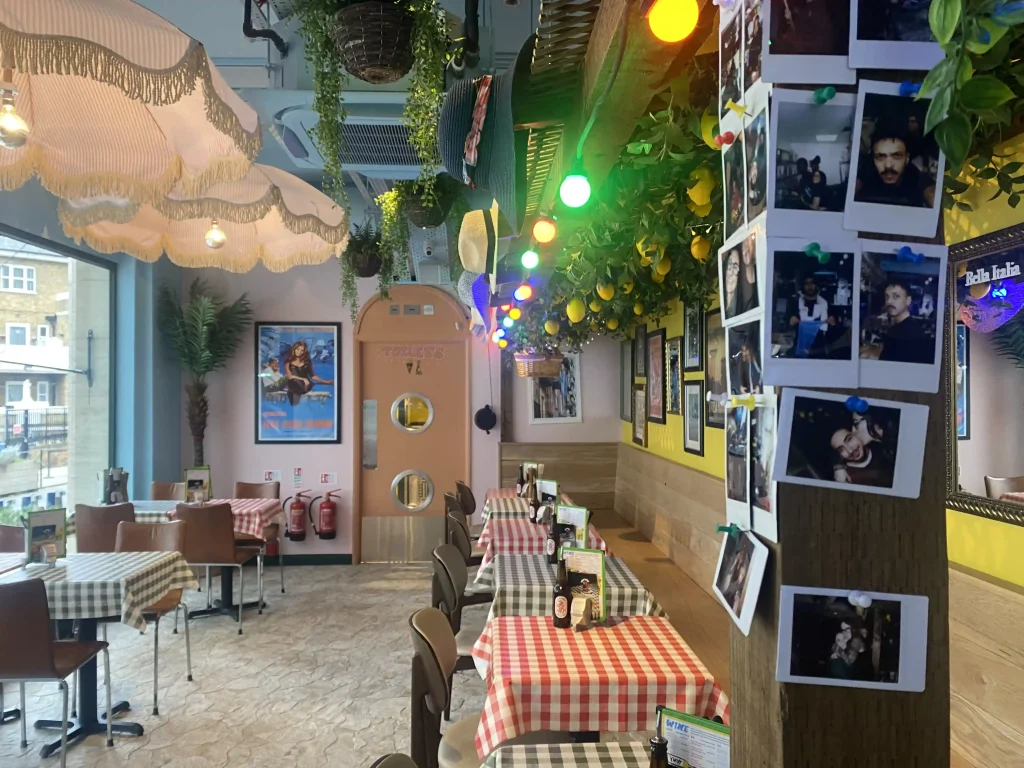 NeedToEat: Restaurant chain launches Christmas PIZZA and it's a rather ...