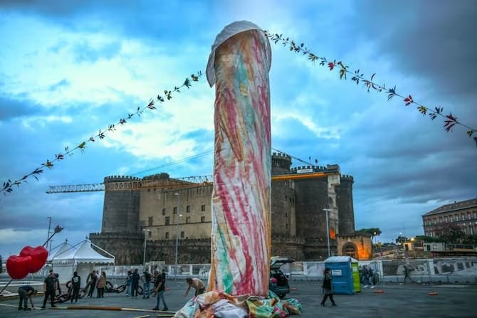 Artist installs sculpture of ‘lady parts’ on city square in angry ...