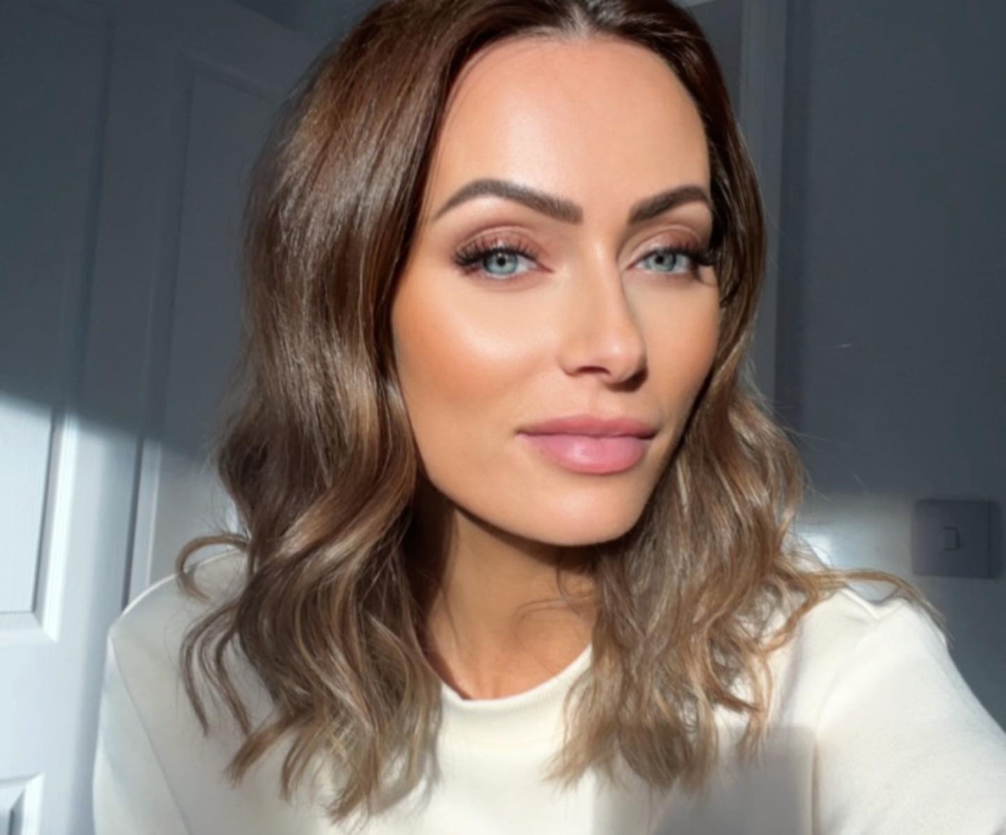 Footballer’s wife raises £100,000 for cancer treatment after ‘gut ...