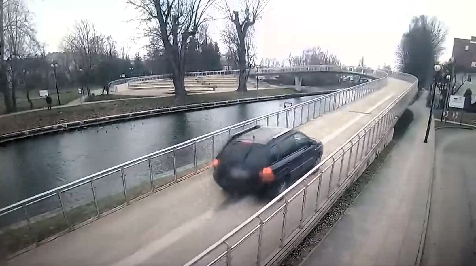 Moronic motorist drives across pedestrian bridge in rush to get to work ...