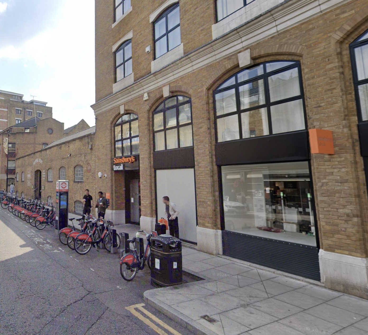 Two crooks swipe wine from Sainsbury’s… the second raid on same store ...