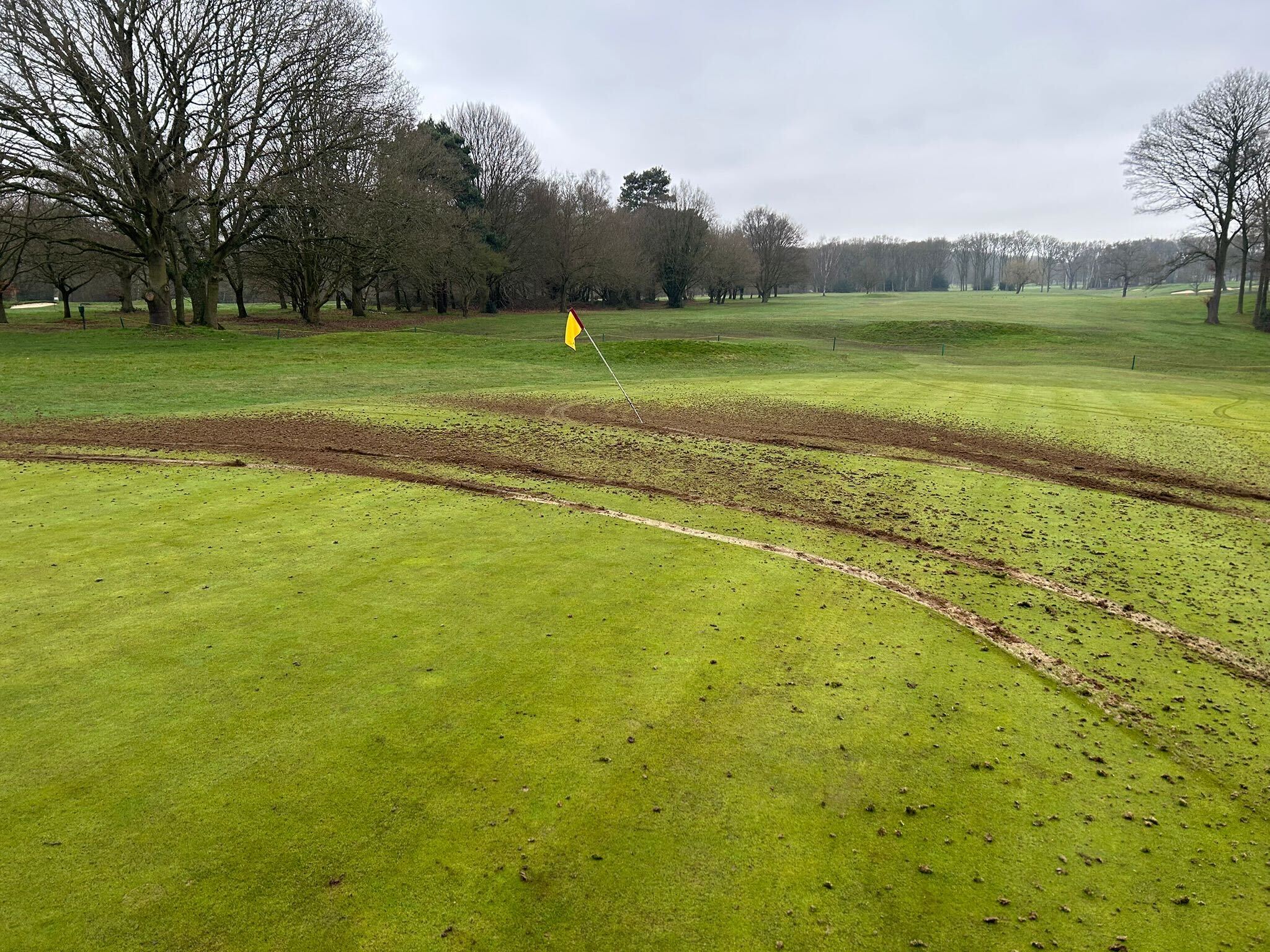 Yobs on quad bikes tear up golf course forcing it to close as cops ...