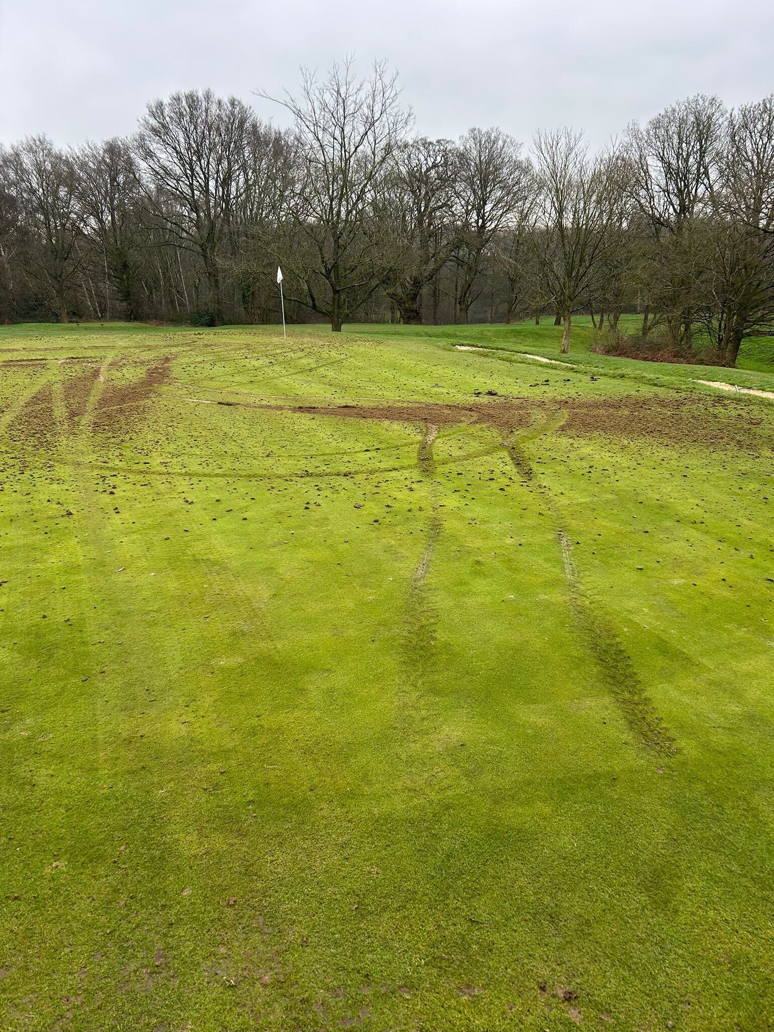 Yobs on quad bikes tear up golf course forcing it to close as cops ...