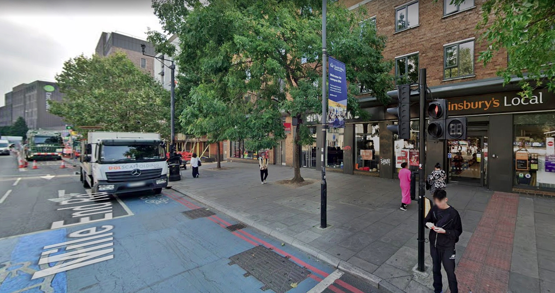 Seven people hurt after Tesla hits lamp post and traffic lights in ...