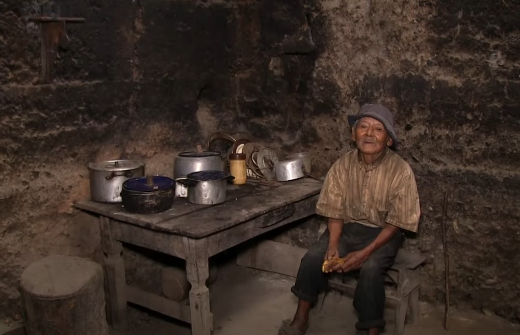 Tiny man – who is just 4’3” tall – thought to be world’s oldest person ...