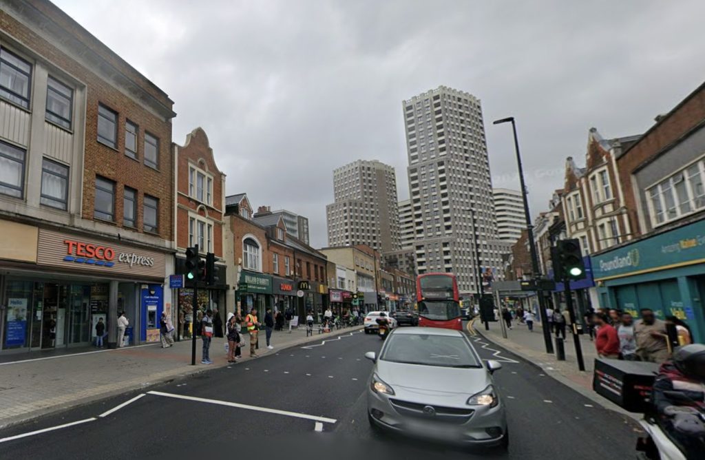 Angry bus passenger bangs screen 32 times and threatens to ‘bust ...