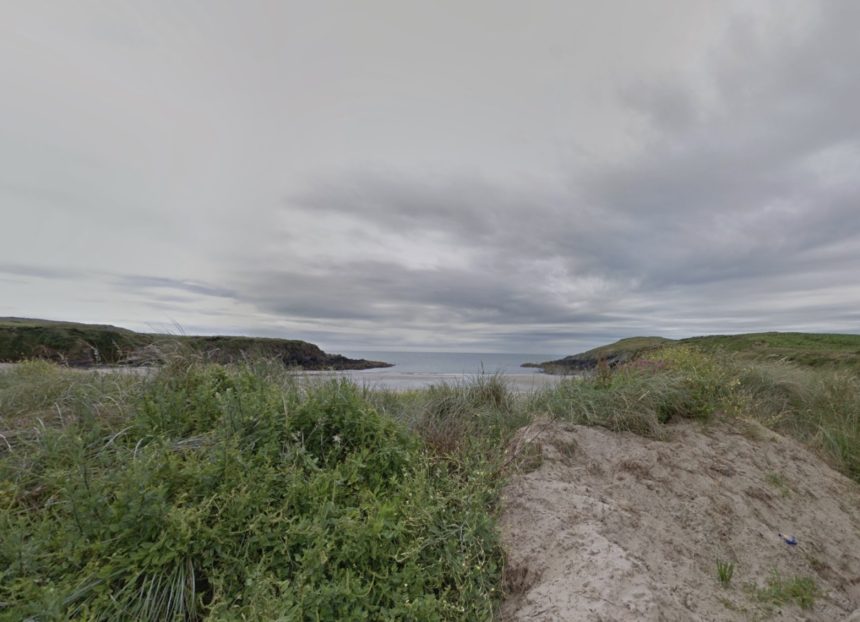 Brits warned as dangerous 100ft-long Portuguese man o'war washes up on ...