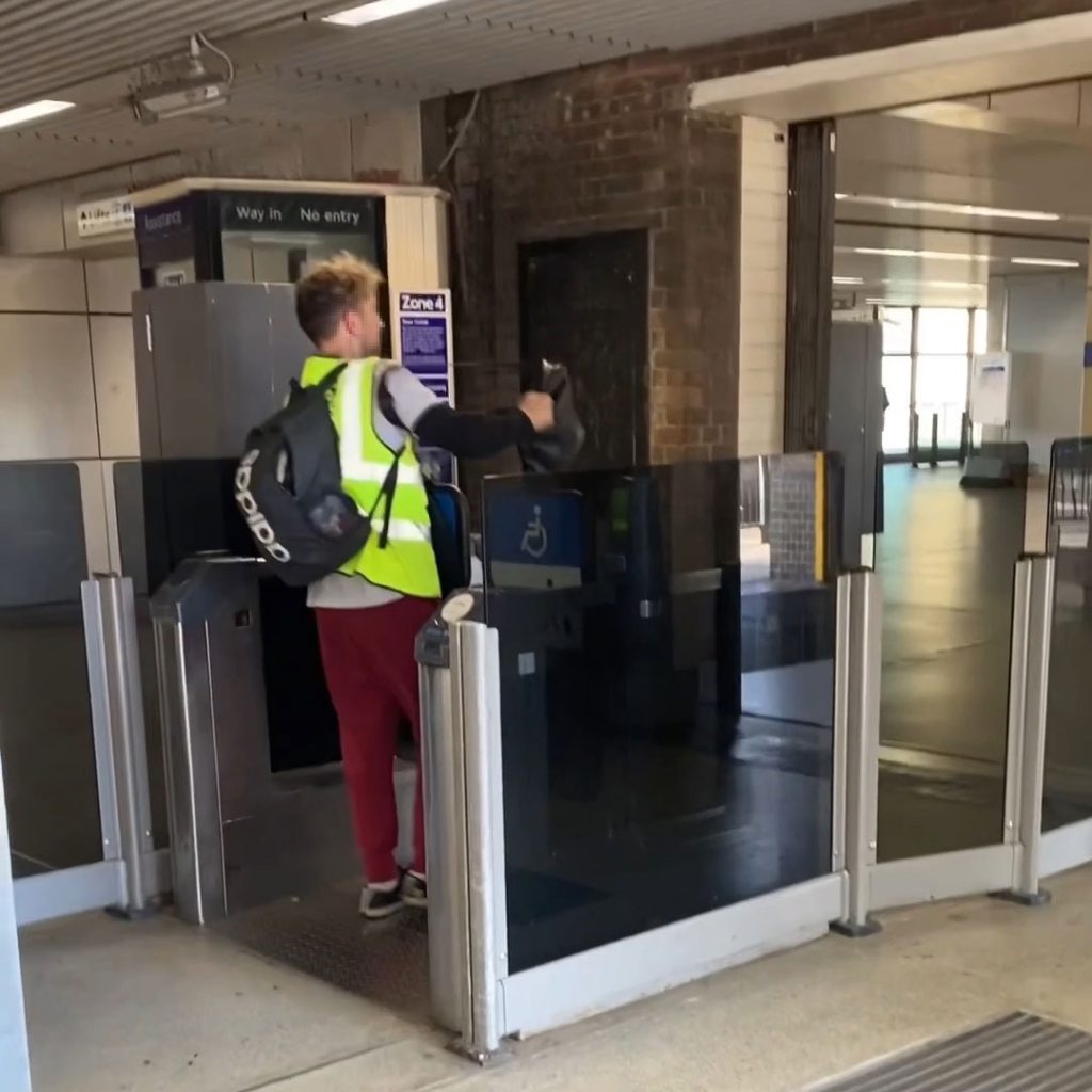 Fourteen ‘fare dodging’ passengers spotted pushing through barrier at ...