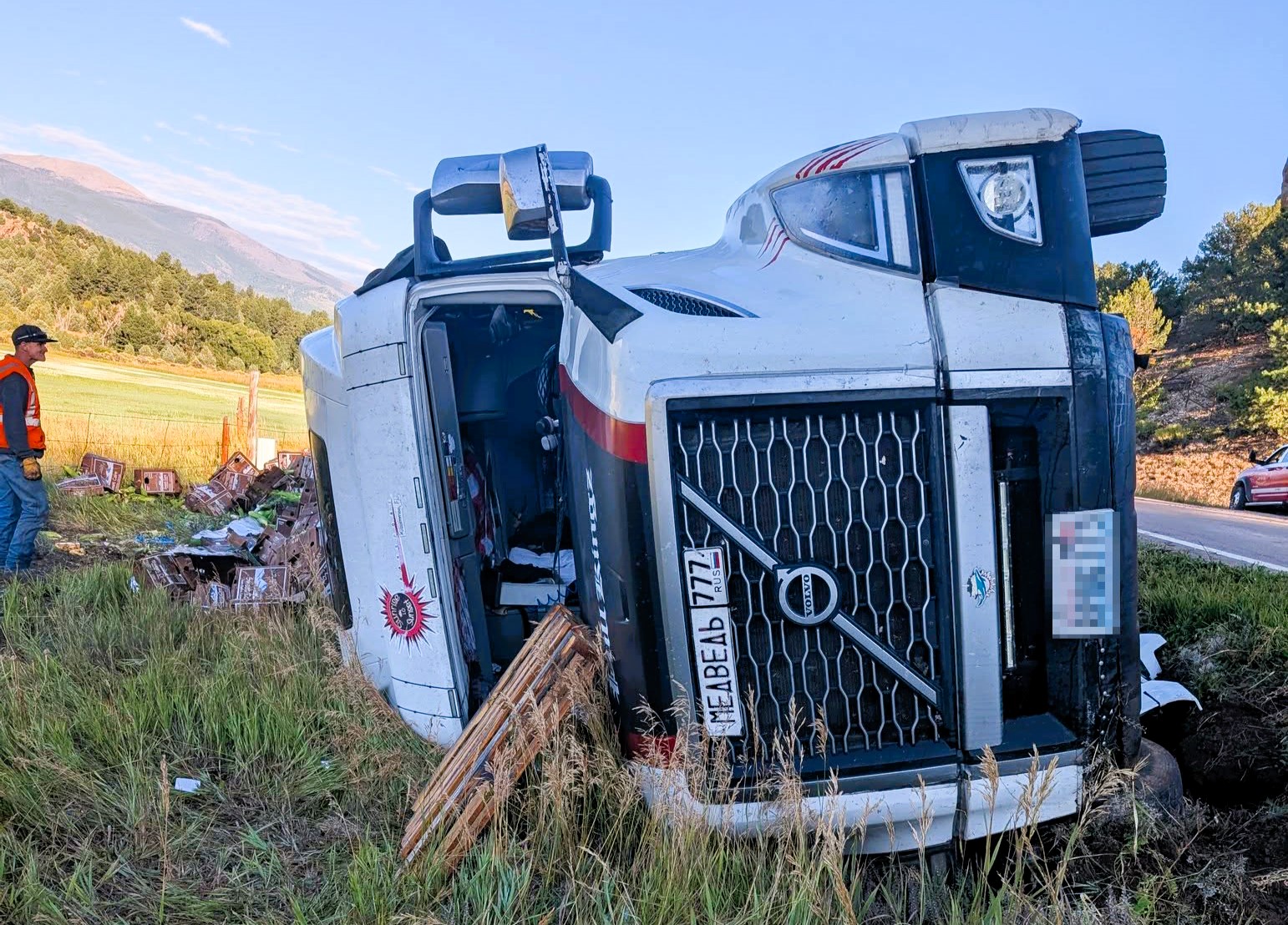 Police give away corn on the cob after lorry spills load | Need To Know