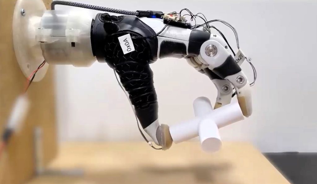 Engineers create bionic arm with human-like ‘mind of its own’ | Need To ...