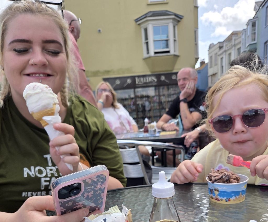 Heartbroken mum tells how her ‘healthy’ 24-year-old daughter collapsed ...