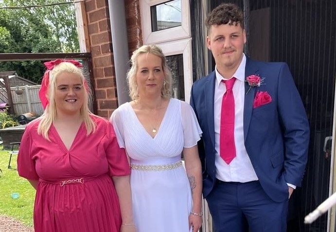 Heartbroken mum tells how her ‘healthy’ 24-year-old daughter collapsed ...
