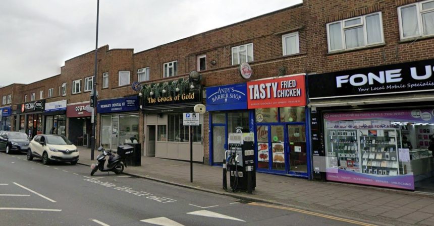 Mouse spotted scurrying around in fried chicken shop | Need To Know