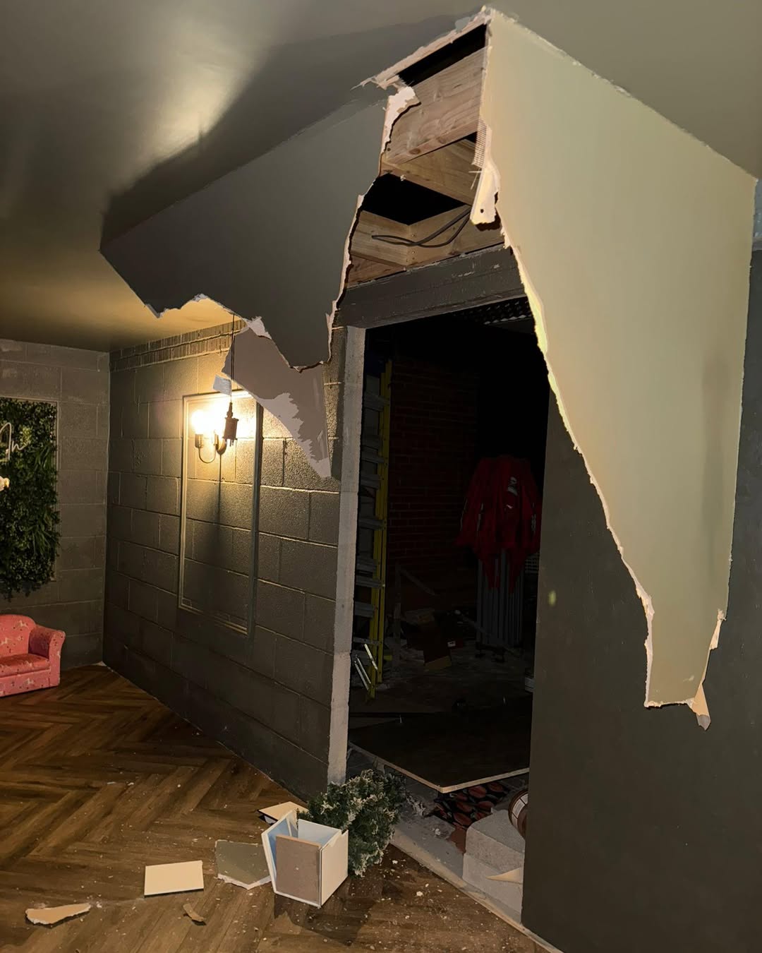 Trio of masked thugs raid and damage coffee shop | Need To Know
