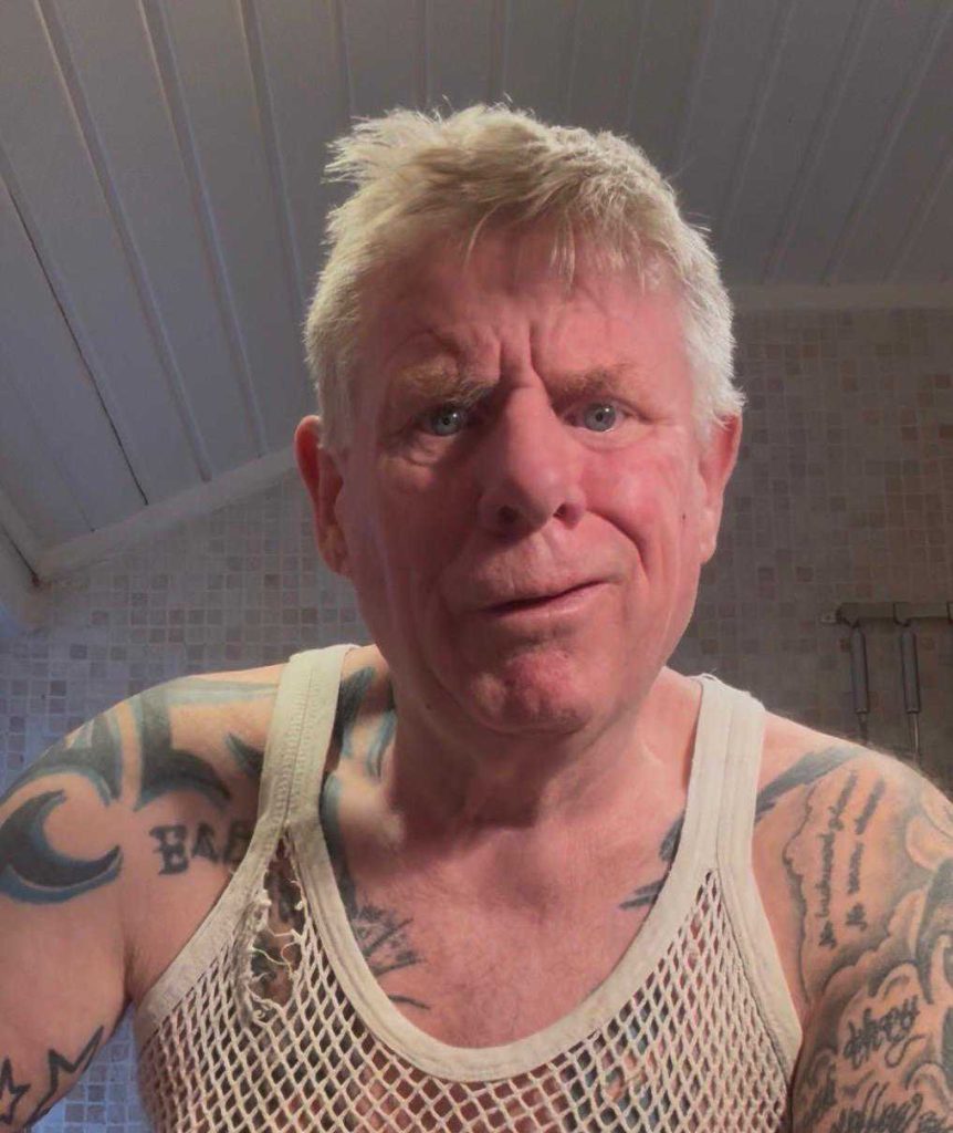 Brit dad, 65, in ‘excruciating’ pain yanks out own TOOTH with weights ...