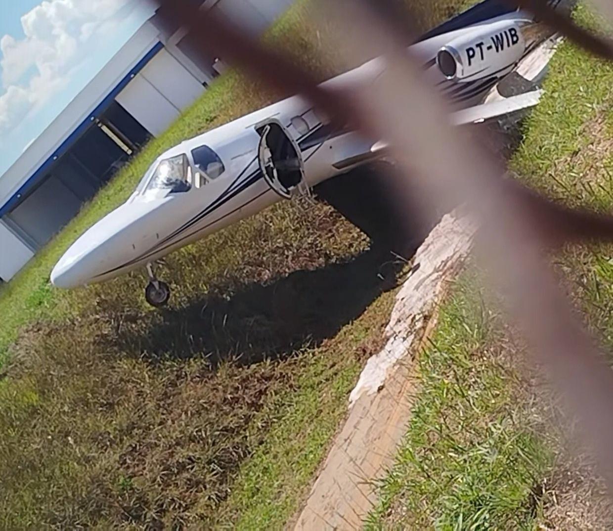 Pilot escapes unharmed as plane skids off runway into ditch | Need To Know